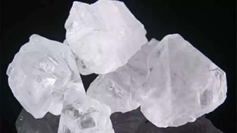 Should you apply alum on your face or not, know how it affects your skin