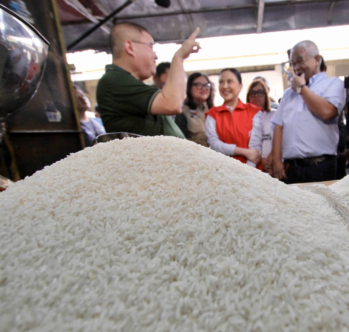 Palace: Rice, pork prices to drop in March