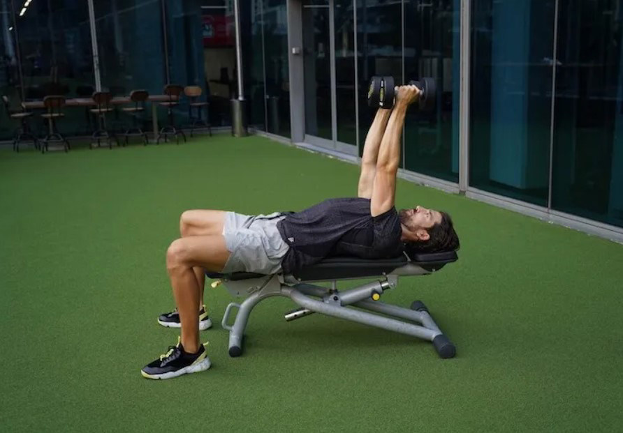 Develop more defined arms with this dumbbell triceps workout Develop more defined arms with this dumbbell triceps workout