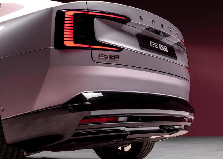 The New Volvo ES90 Is a Stylish Electric Sedan With an SUV's Stance
