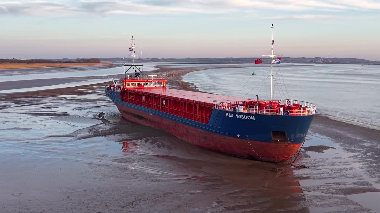 Large cargo ship runs aground in estuary near Hull