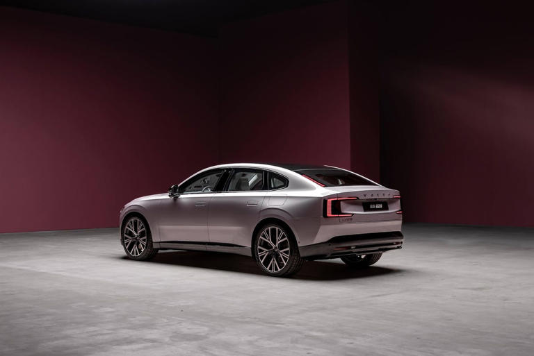2026 Volvo ES90 Packs up to 670 HP and Keeps the Sedan Form Alive