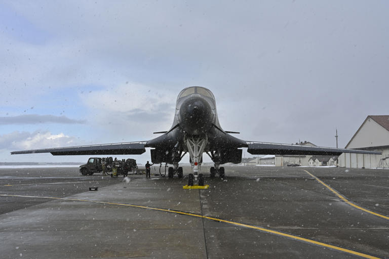 Video Shows US Bomber's Pit Stop at Front-Line Air Base Near China