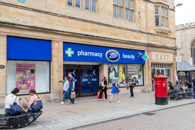 What we know as people urged to stop using Boots 500g paracetamol 'immediately'