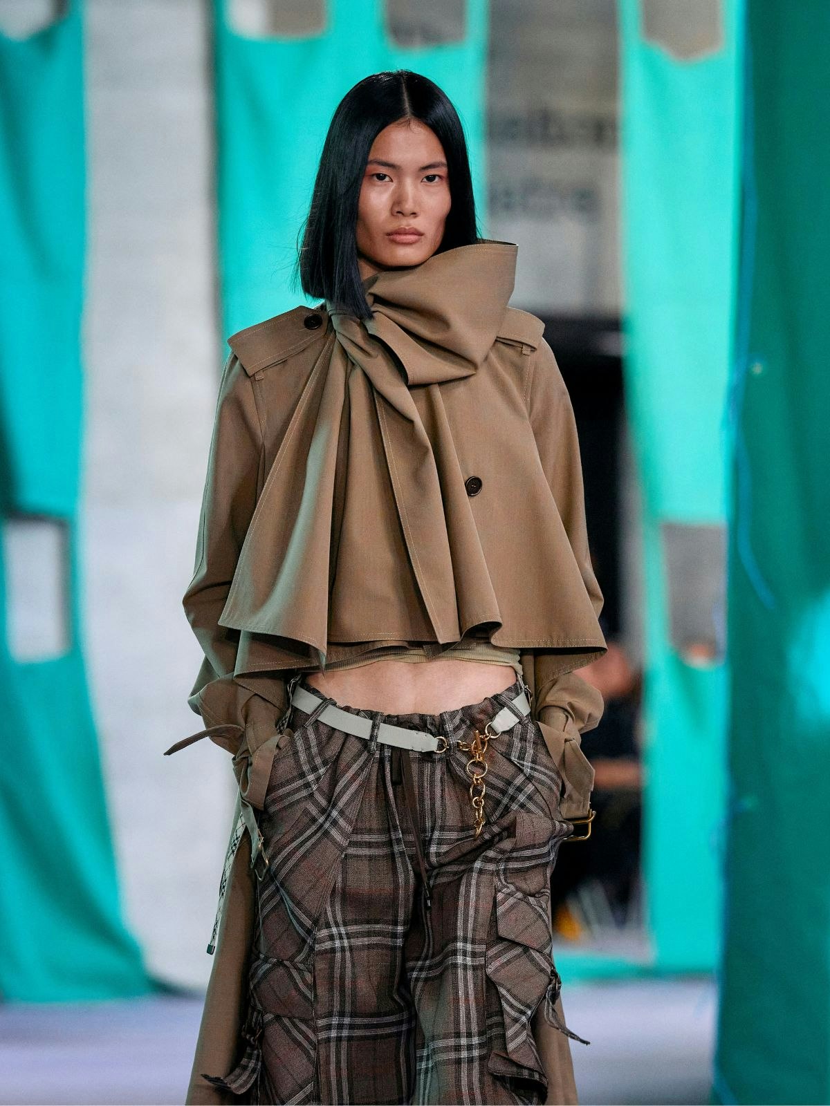 Celebs and chic women are swapping their heavy coats for this chic ...