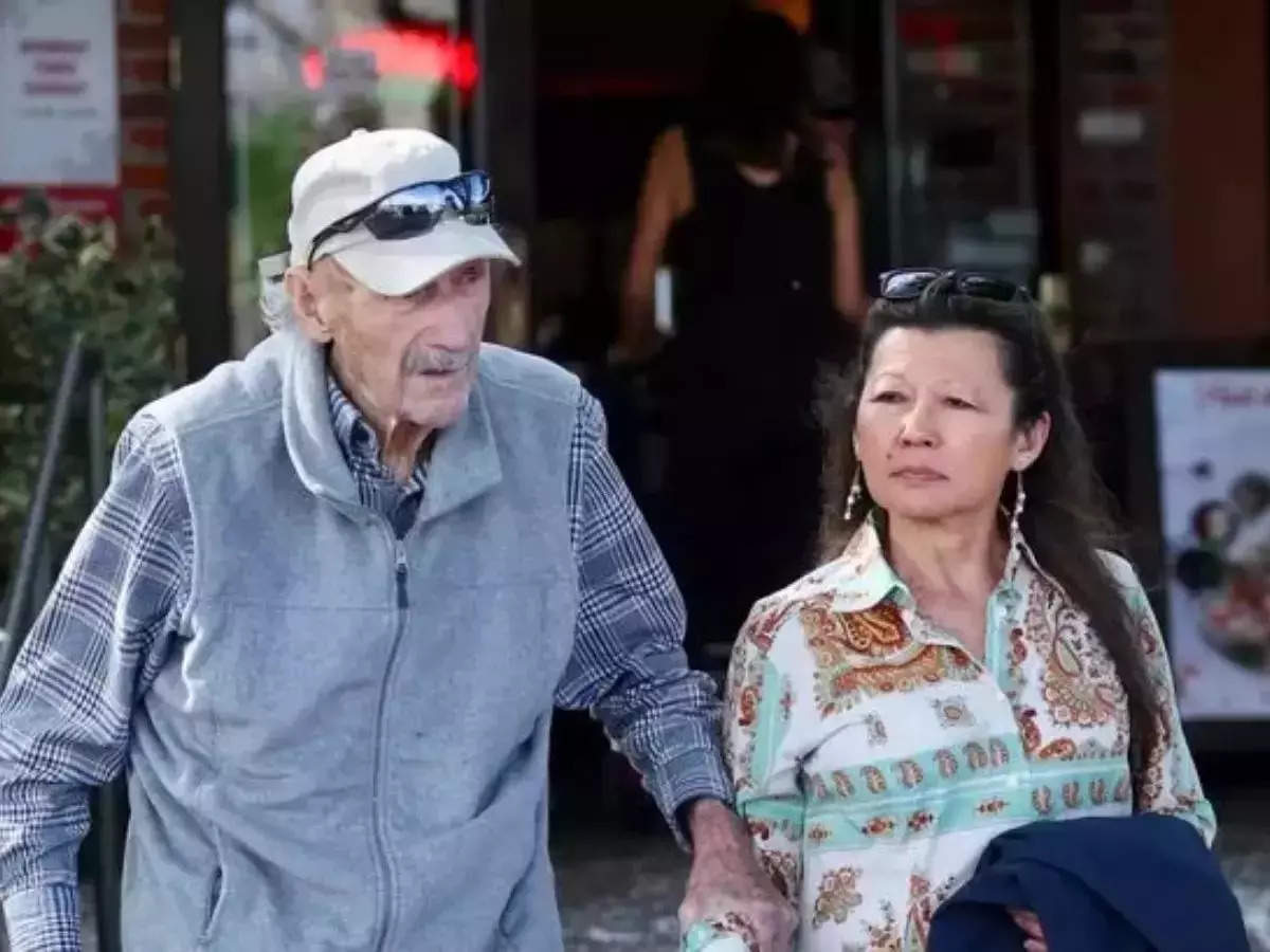 Gene Hackman case: Gas company flags 5 'red tags' found during house ...