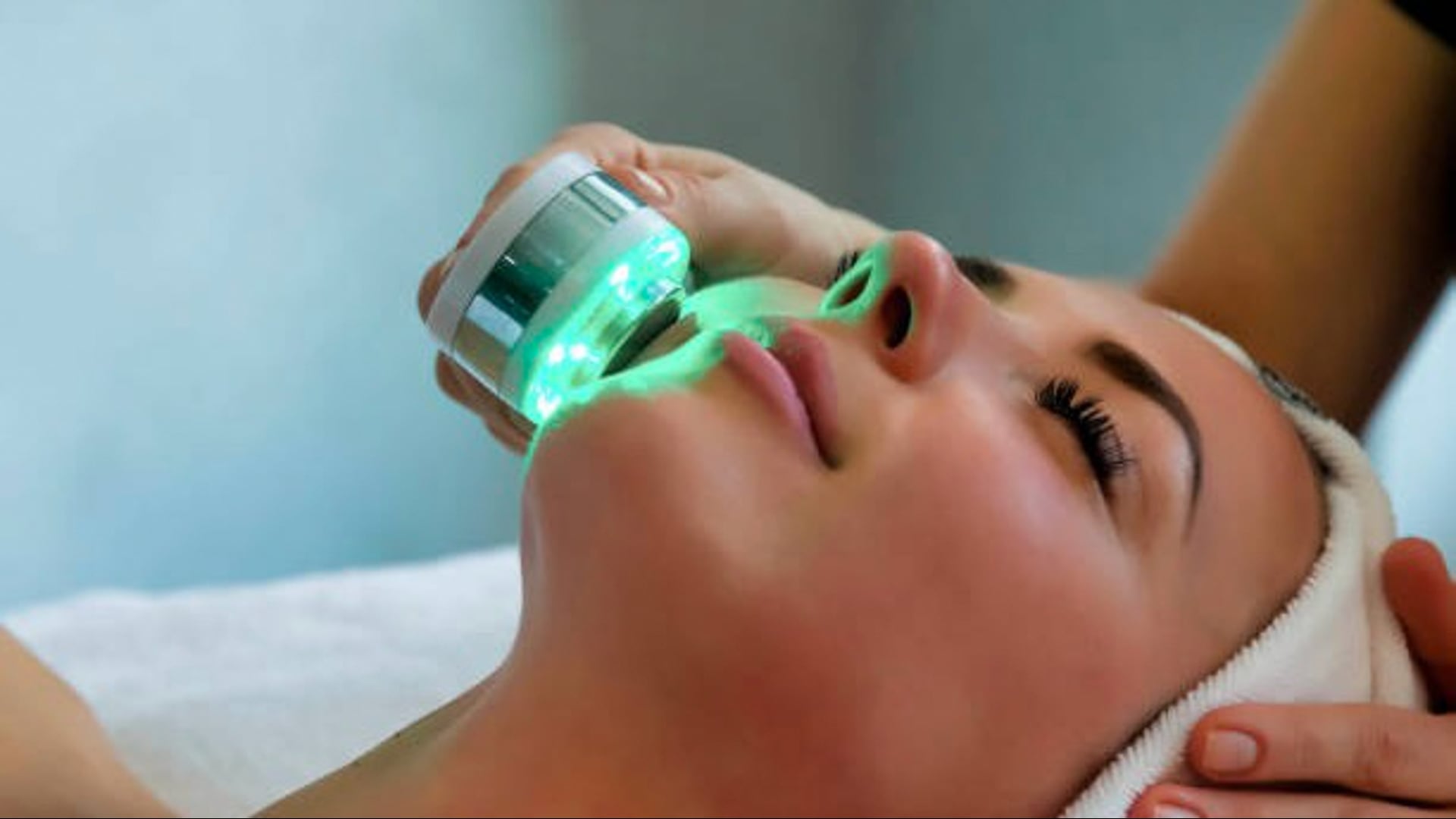 How Green Light Therapy Can Transform Your Skin