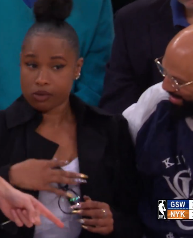 Jennifer Hudson shaken as she gets smashed in the face with basketball ...