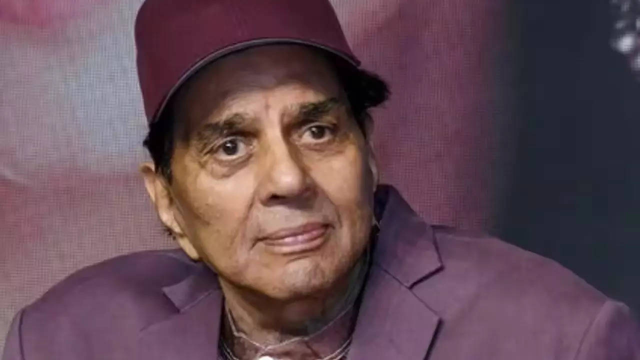 Legendary star Dharmendra's recent cryptic post goes viral: "Dooriyan ...