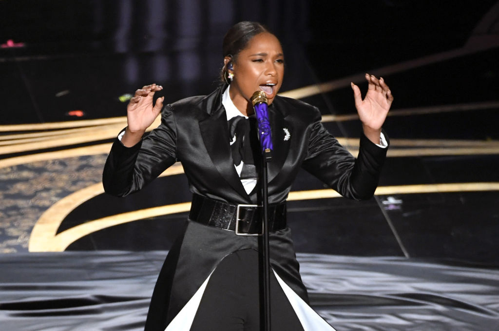 Jennifer Hudson Caught Off Guard As Basketball Smacks Her Face at ... Jennifer Hudson Caught Off Guard As Basketball Smacks Her Face at ...