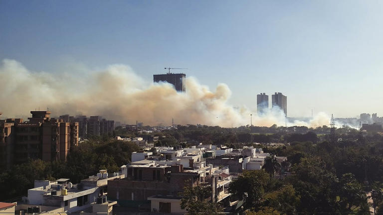VIDEO: Toxic Air Engulfs Noida Sector 32 After Massive Fire Breaks Out ...
