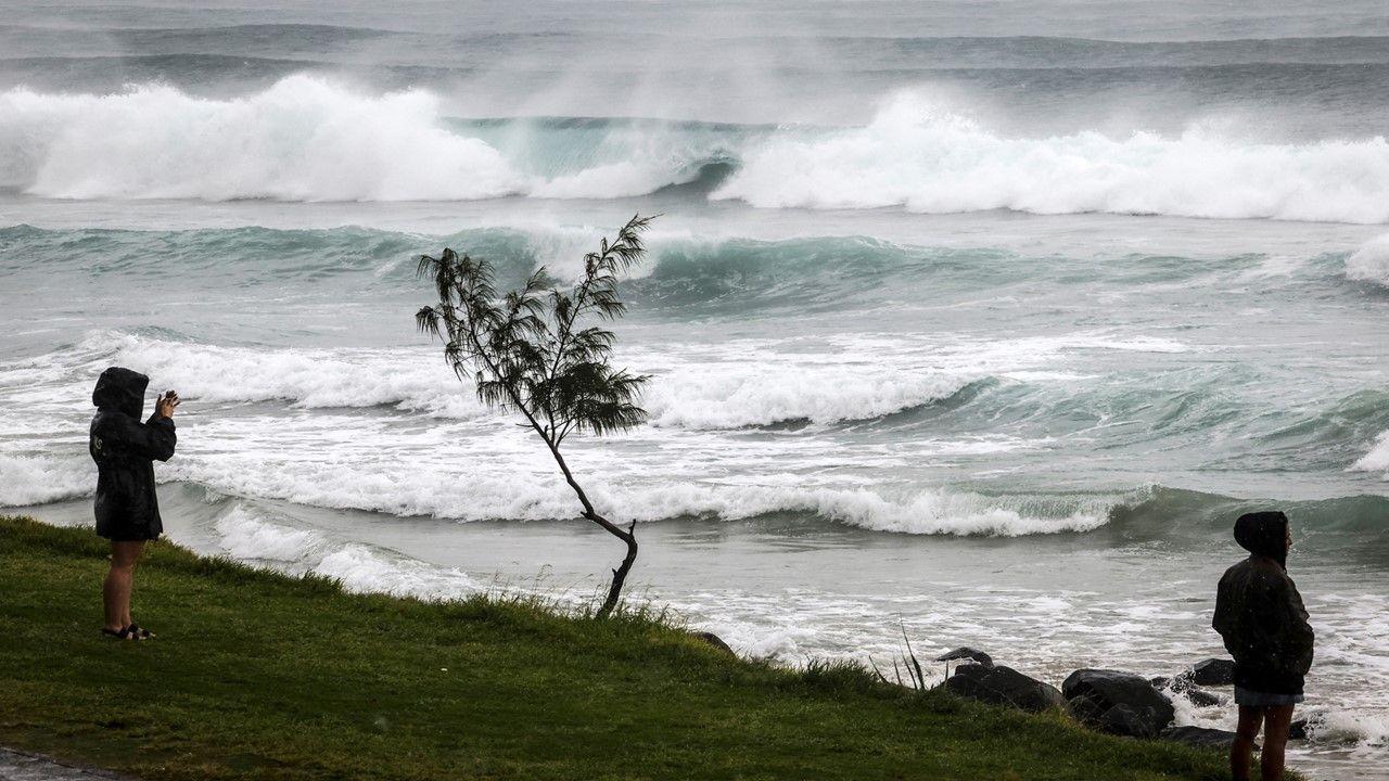 Cyclone Alfred: Rare storm to hit Australia's east coast