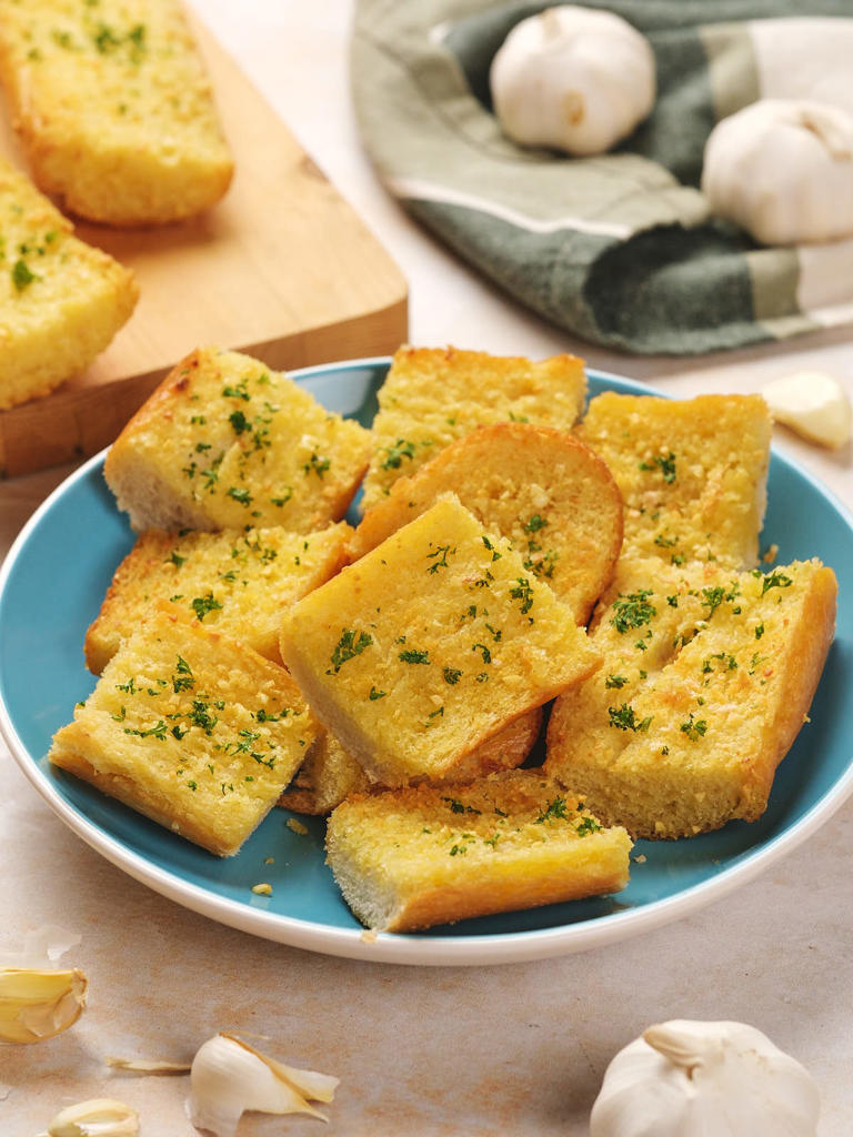 The Only Garlic Bread Recipe You Need In Your Life!