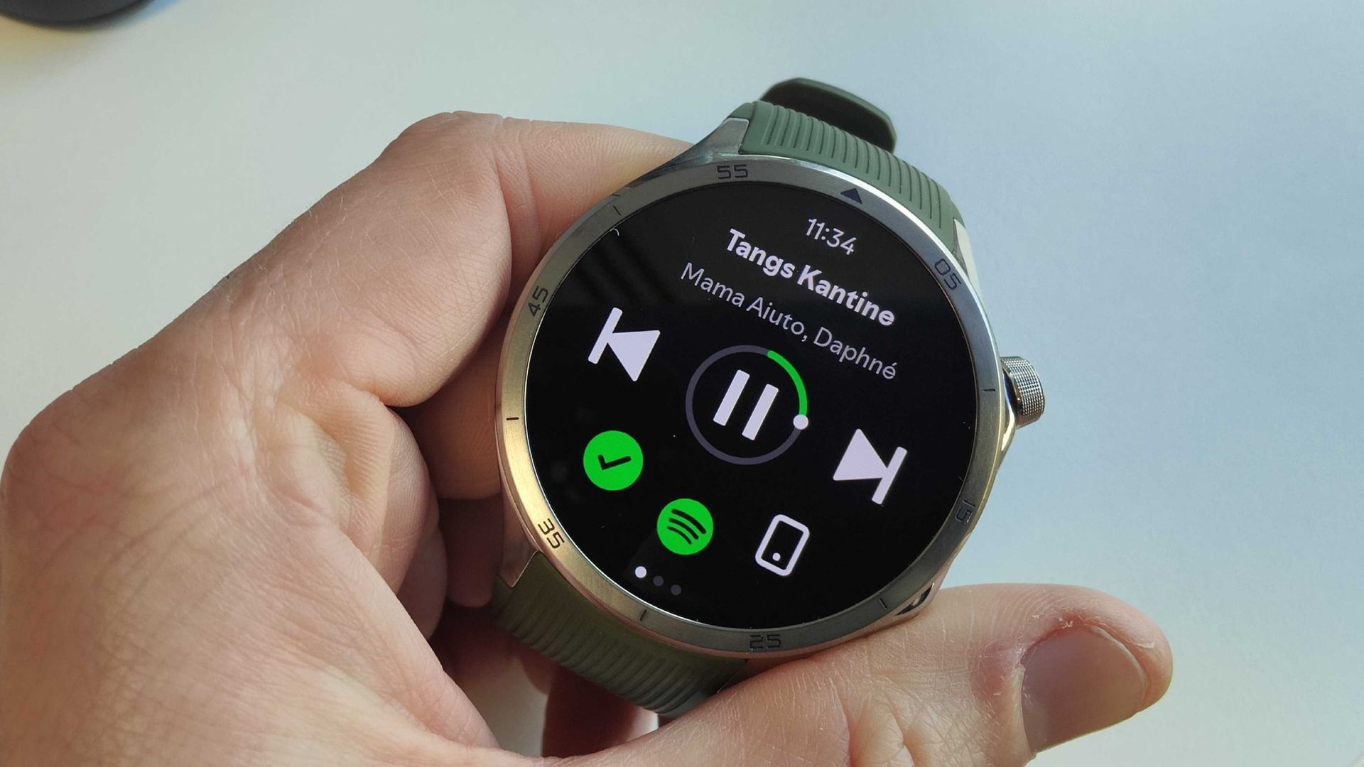 The OnePlus Watch 3 Mini could be a 43mm smartwatch, but a massive ...