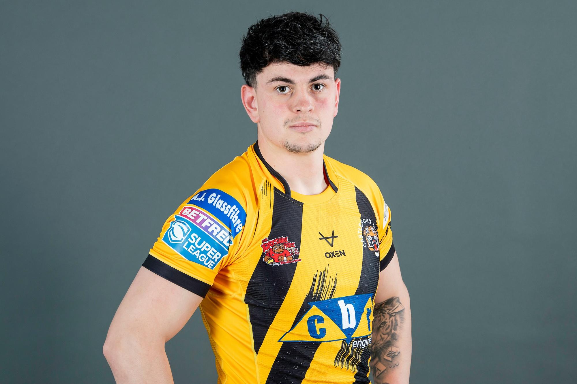 Player leaves Castleford Tigers for Hull KR as key man could return v ...