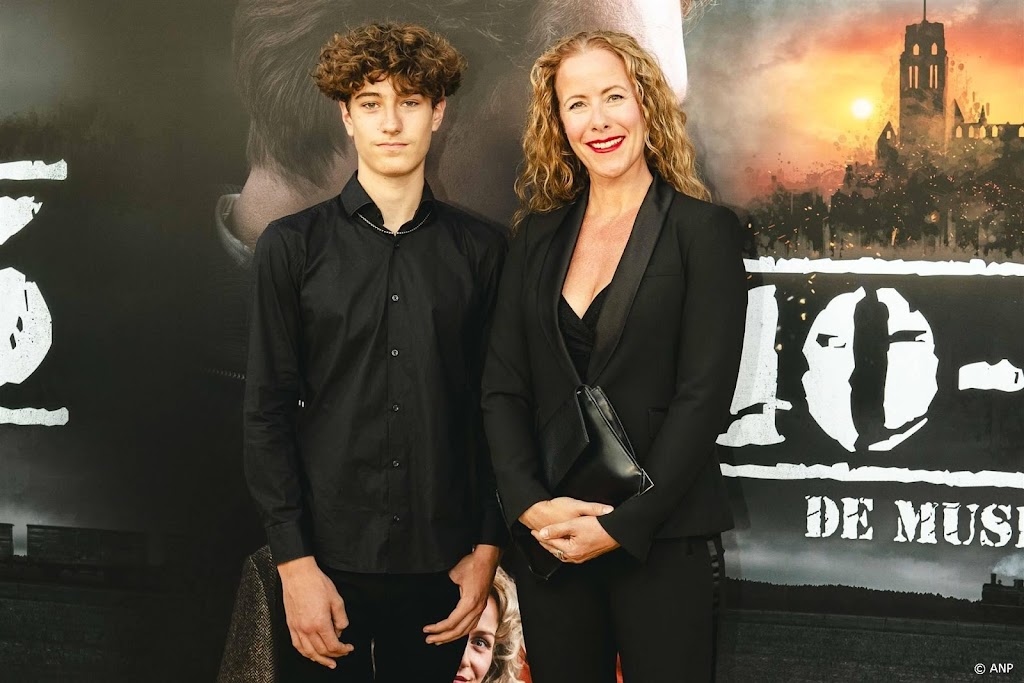 Ook Maike Boerdam en Joshua Albano in The Passion