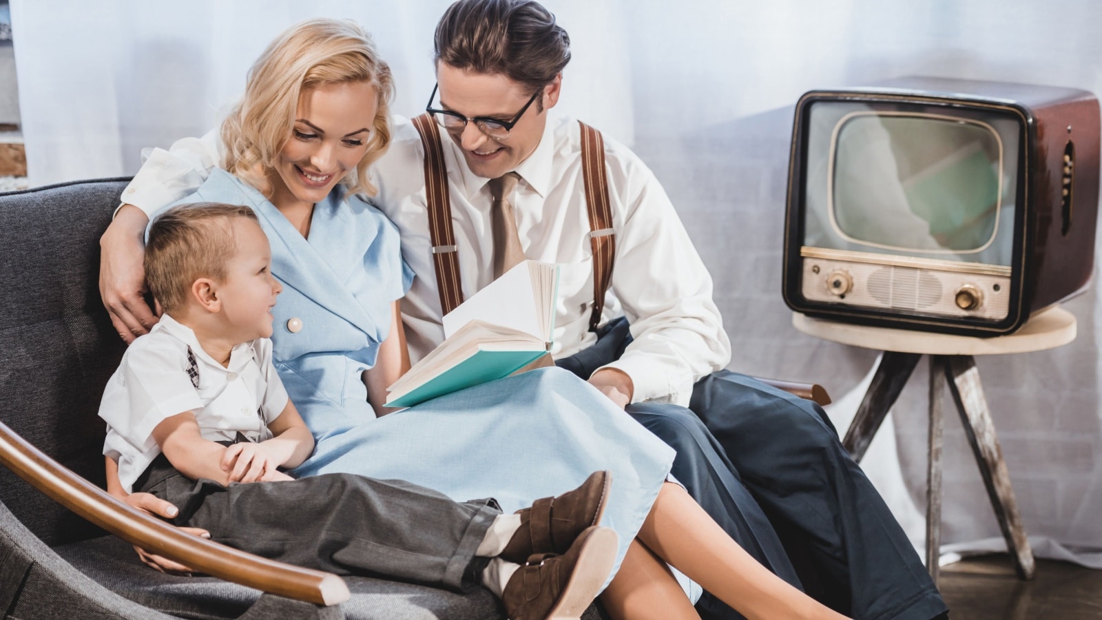 18 Etiquette Rules That Are Slowly Disappearing From Society