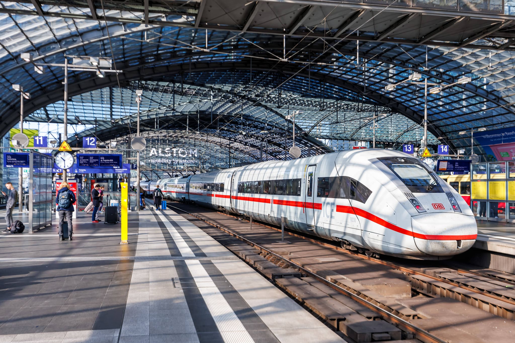 Deutschlandticket bald nicht mehr in IC- und ICE-Zügen in Berlin und ...