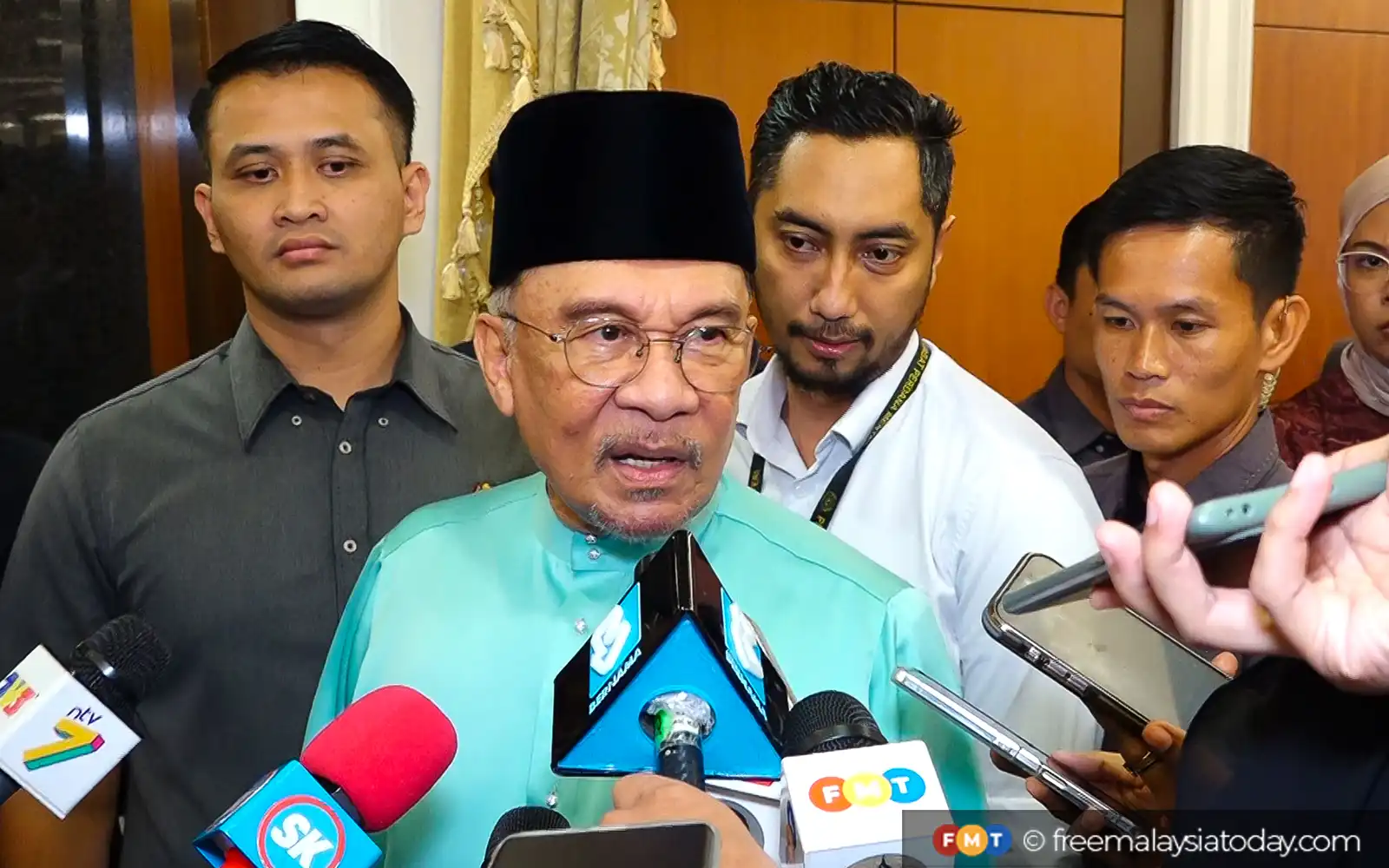 Don’t judge Ismail Sabri until probe is completed, says Anwar