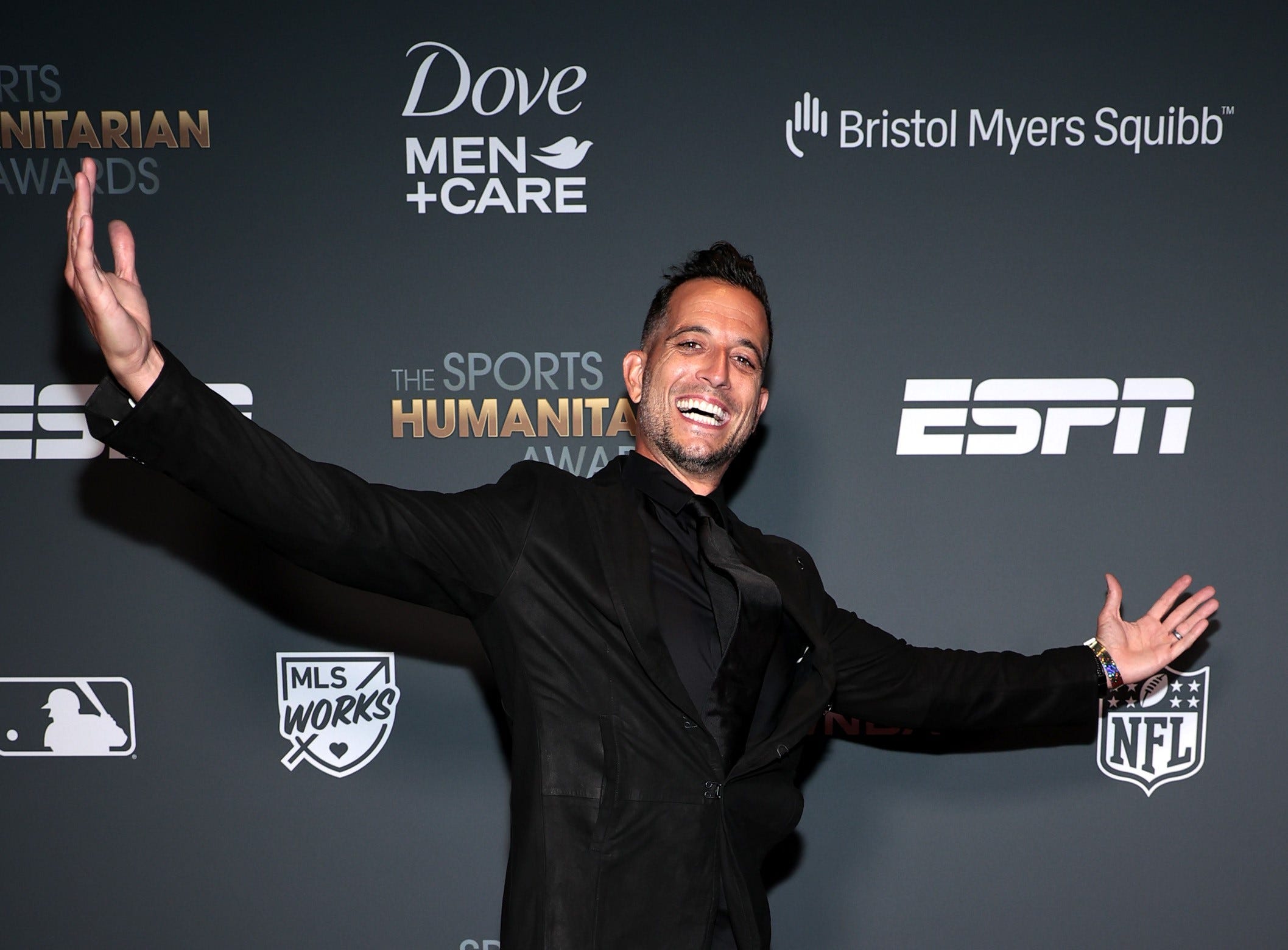 Tony Reali delivers a heartfelt message after Around The Horn's end ...