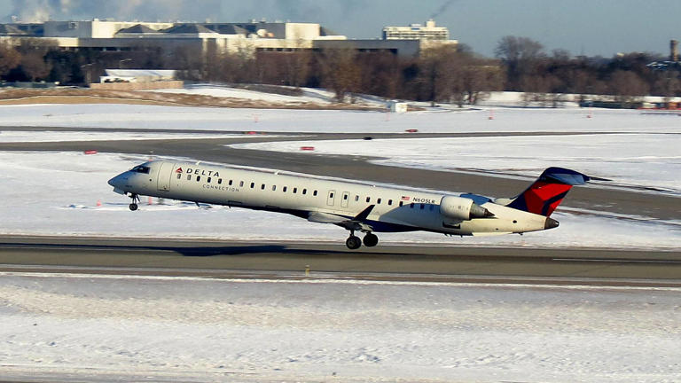 Accident Recap: Delta Connection CRJ-900 Rolls Inverted On Landing in ...