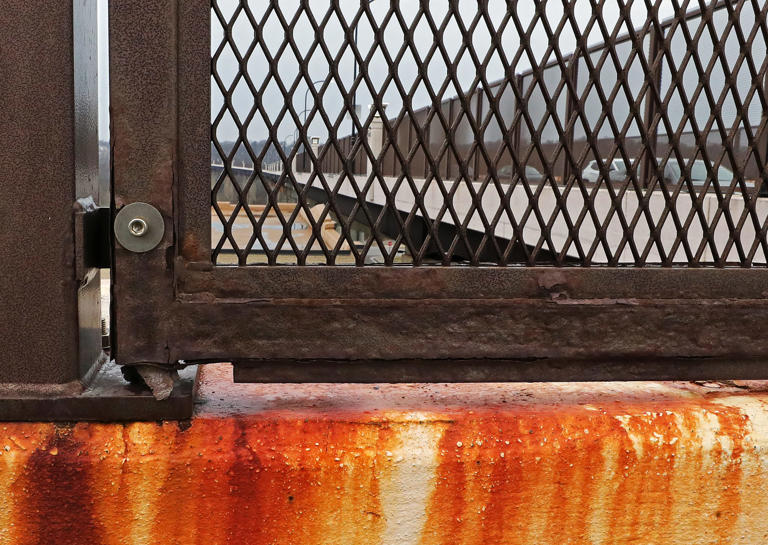 Akron's Y-Bridge is getting new safety fences, other upgrades with ODOT ...