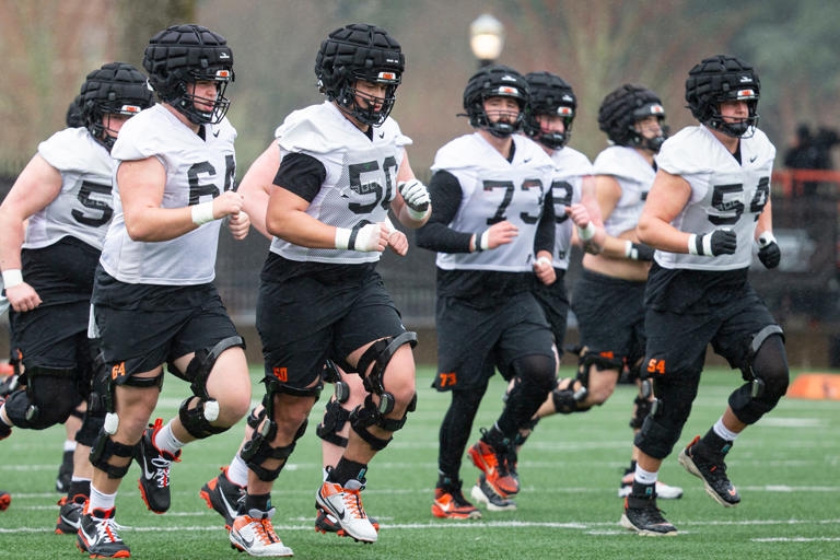 Oregon State football offensive line ironing out wrinkles during fall camp