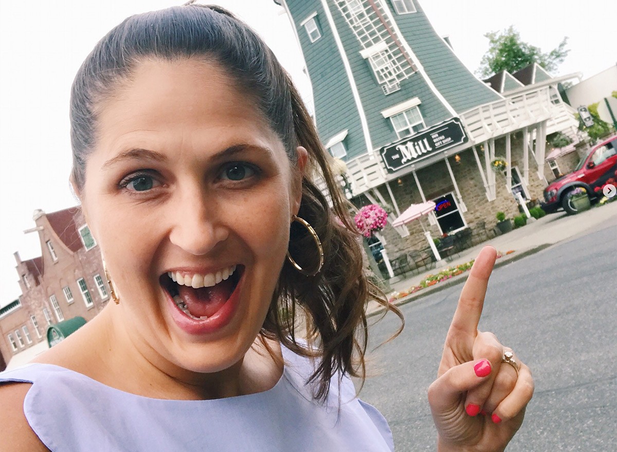 Coach Reveals 7 Foods She Eats and 7 She Avoids to Lose 49 Pounds at 43