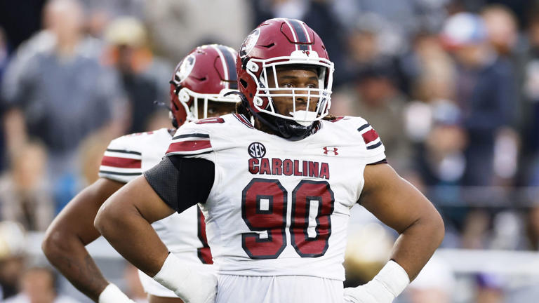 NFL Draft Profile: DT T.J. Sanders, South Carolina