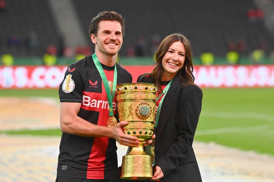 Bayer-Star und TV-Moderatorin erwarten Nachwuchs