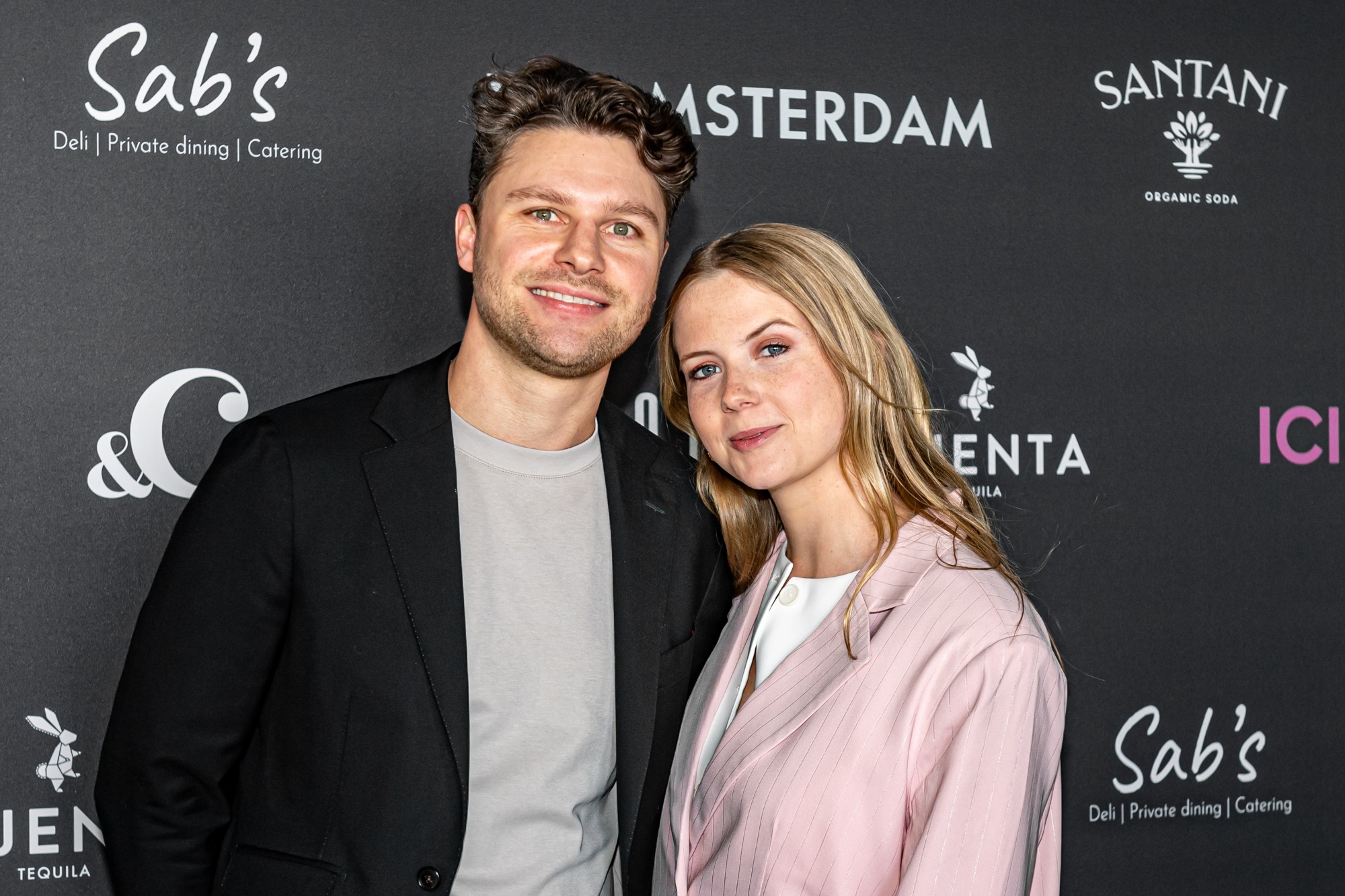 Noa Vahle trakteert jarige vriend op mierzoete foto's