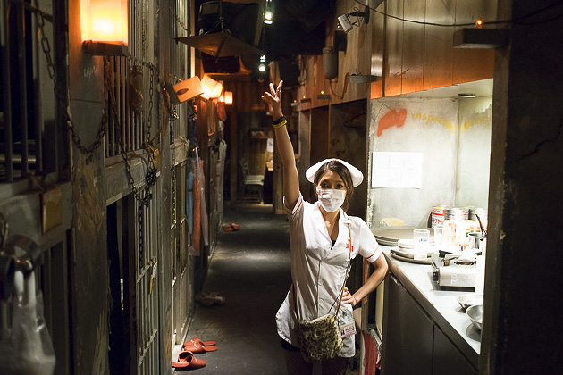 17 of The Strange Japanese Cafes in Existence