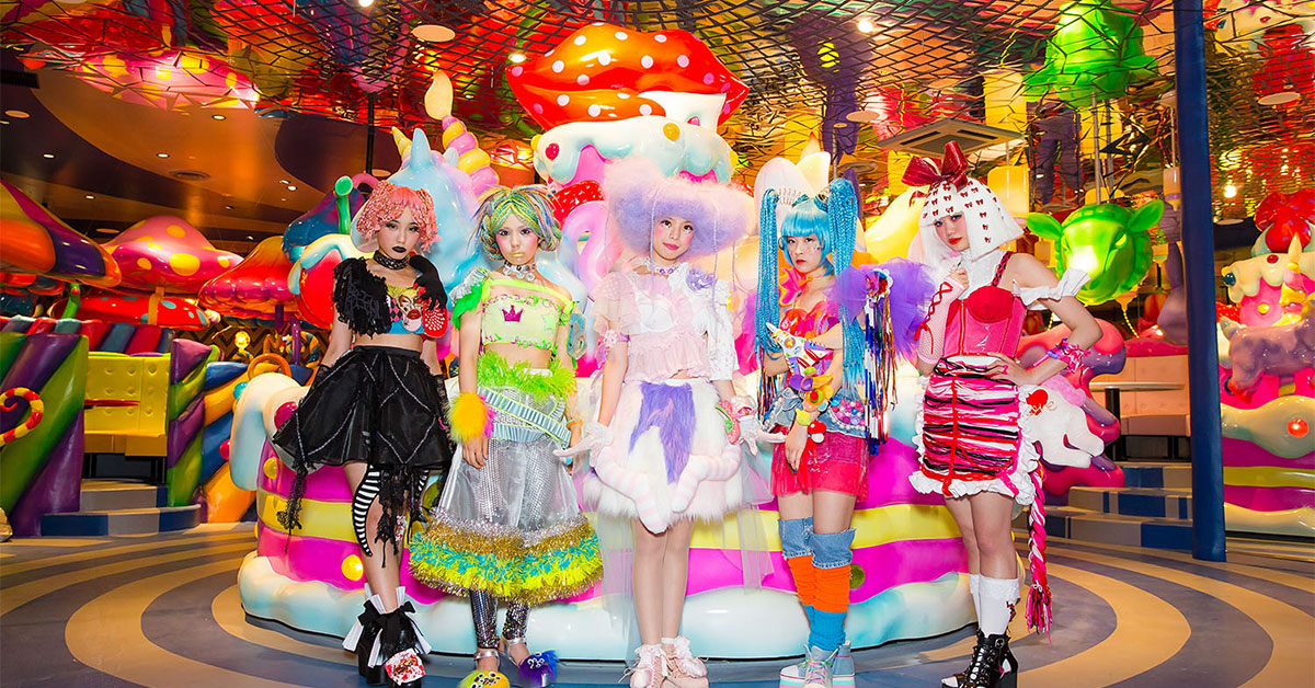 17 of The Strange Japanese Cafes in Existence