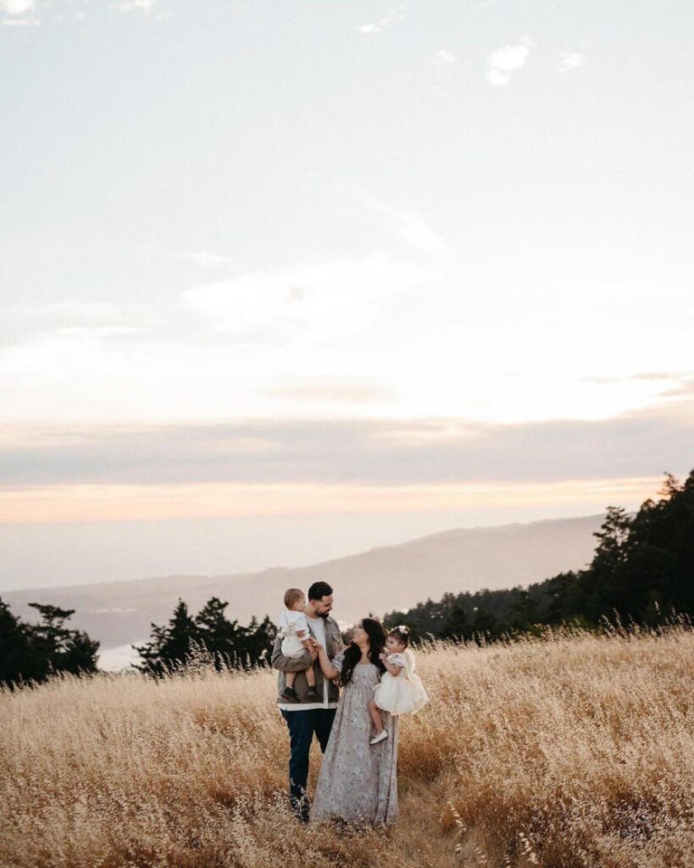 25 Lovely Spring Family Photoshoot Ideas To Help You Plan Your next Shoot