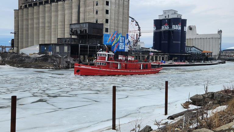 Buffalo's Fireboat Cotter doing it's part to mitigate flooding