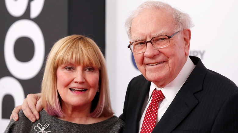 Warren Buffett's First Job Paid Less Than A Car Payment, Here's How He ...