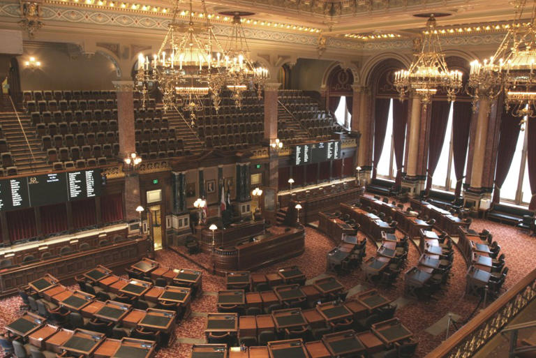 Iowa Senate advances bill to strengthen rules against drones over farmland