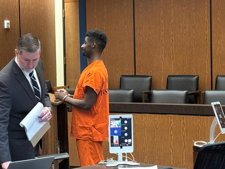 Walter Ringfield, who stole elections center fob in Phoenix, sentenced