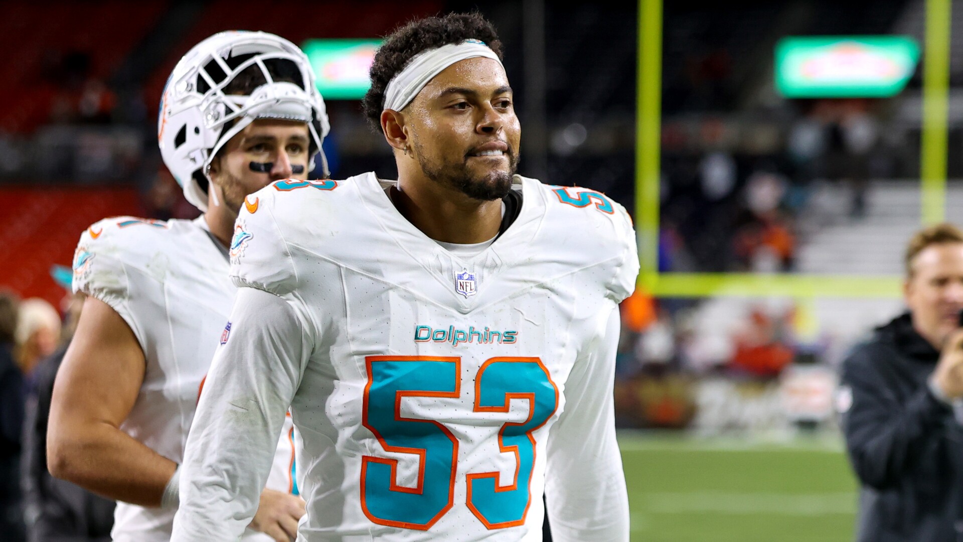 Dolphins tender LB Cameron Goode, T Kion Smith