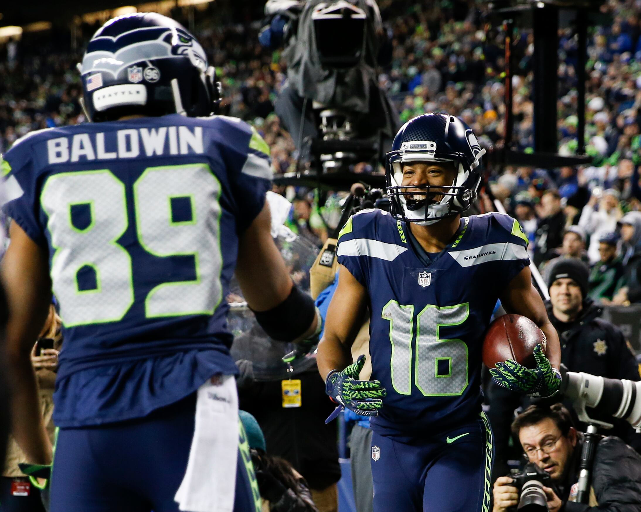 Seattle Seahawks release Tyler Lockett; DK Metcalf requests trade