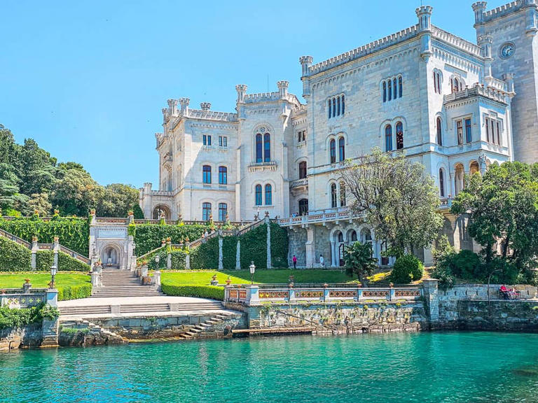 15 Stunningly Beautiful Palaces in Europe That Will Make You Feel Like ...