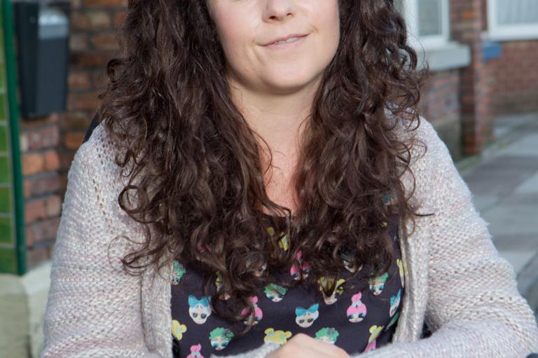 Coronation Street Izzy actress' real-life husband is soap co-star - and ...