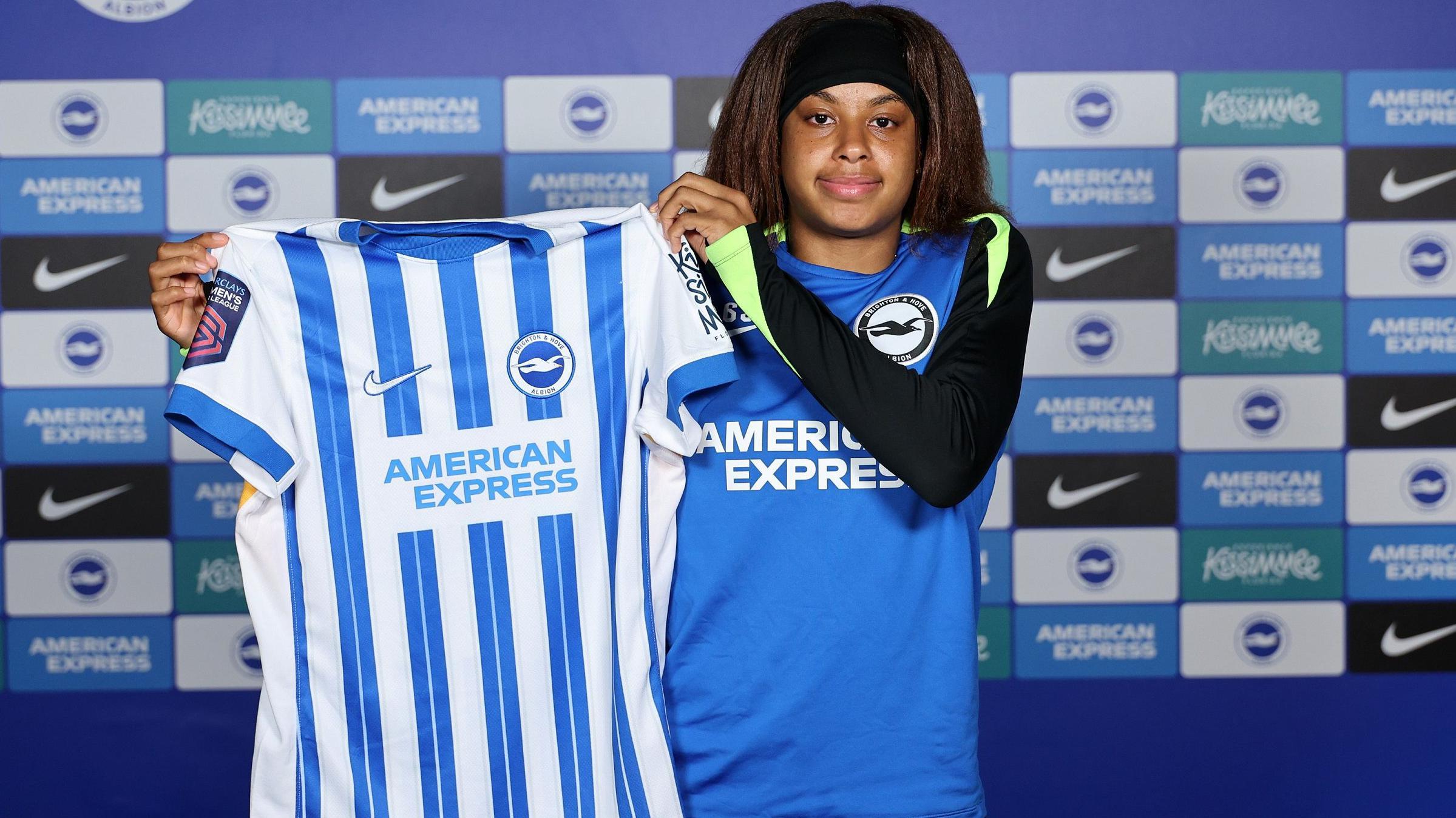 Johnson signs professional Brighton contract