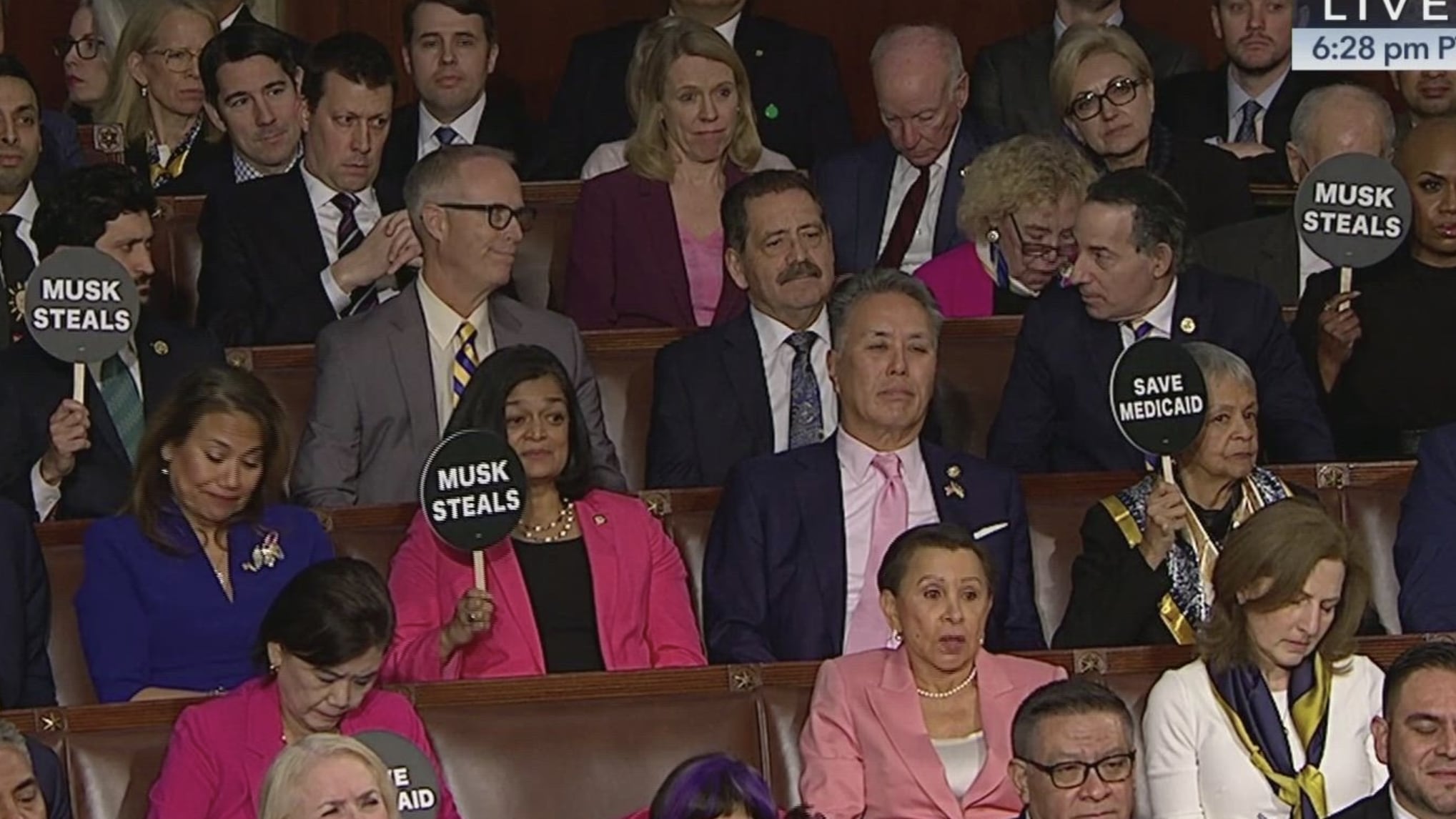 Dems Mocked for ‘Bingo’ Trump Protest Signs as Memes Go Viral