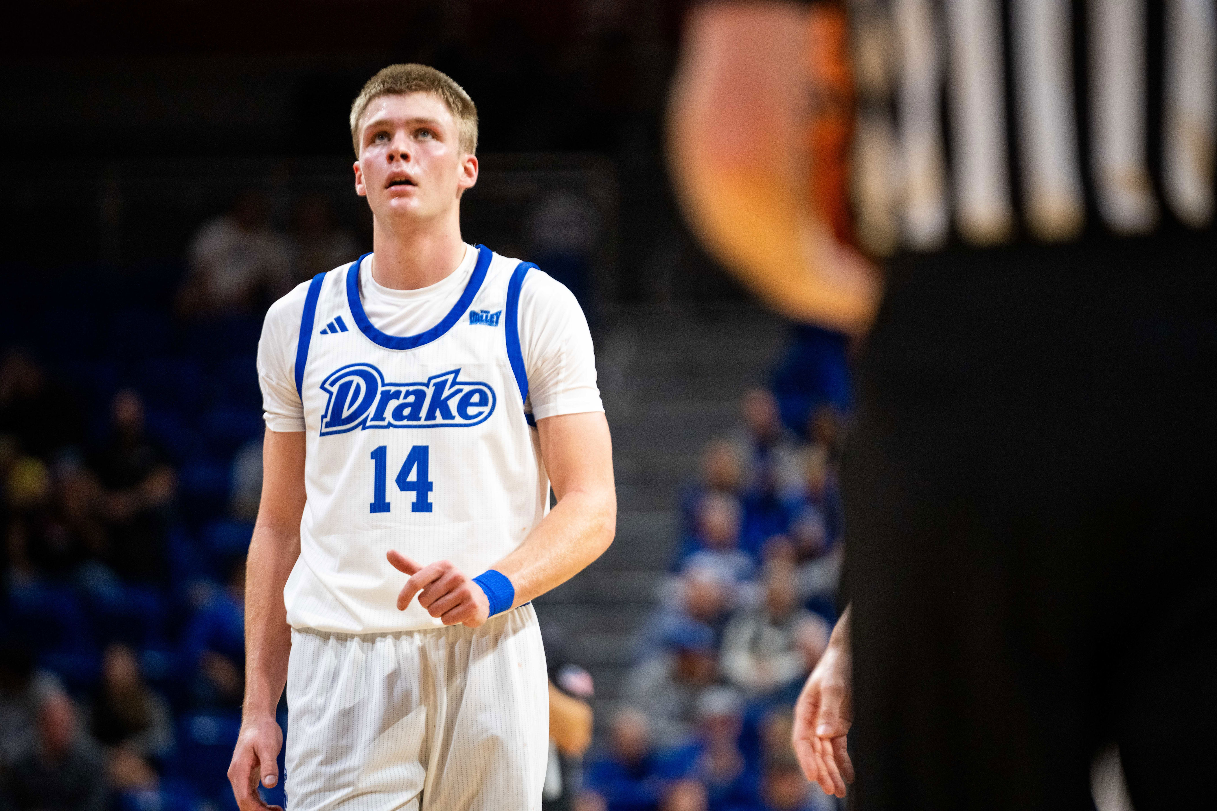 Bennett Stirtz, a lifelong Kansas State fan, all about Drake basketball ...