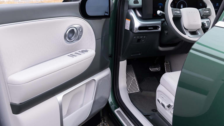 2026 Hyundai Ioniq 9 First Drive: This Electric 3-Row SUV Does It All (and Really Well)