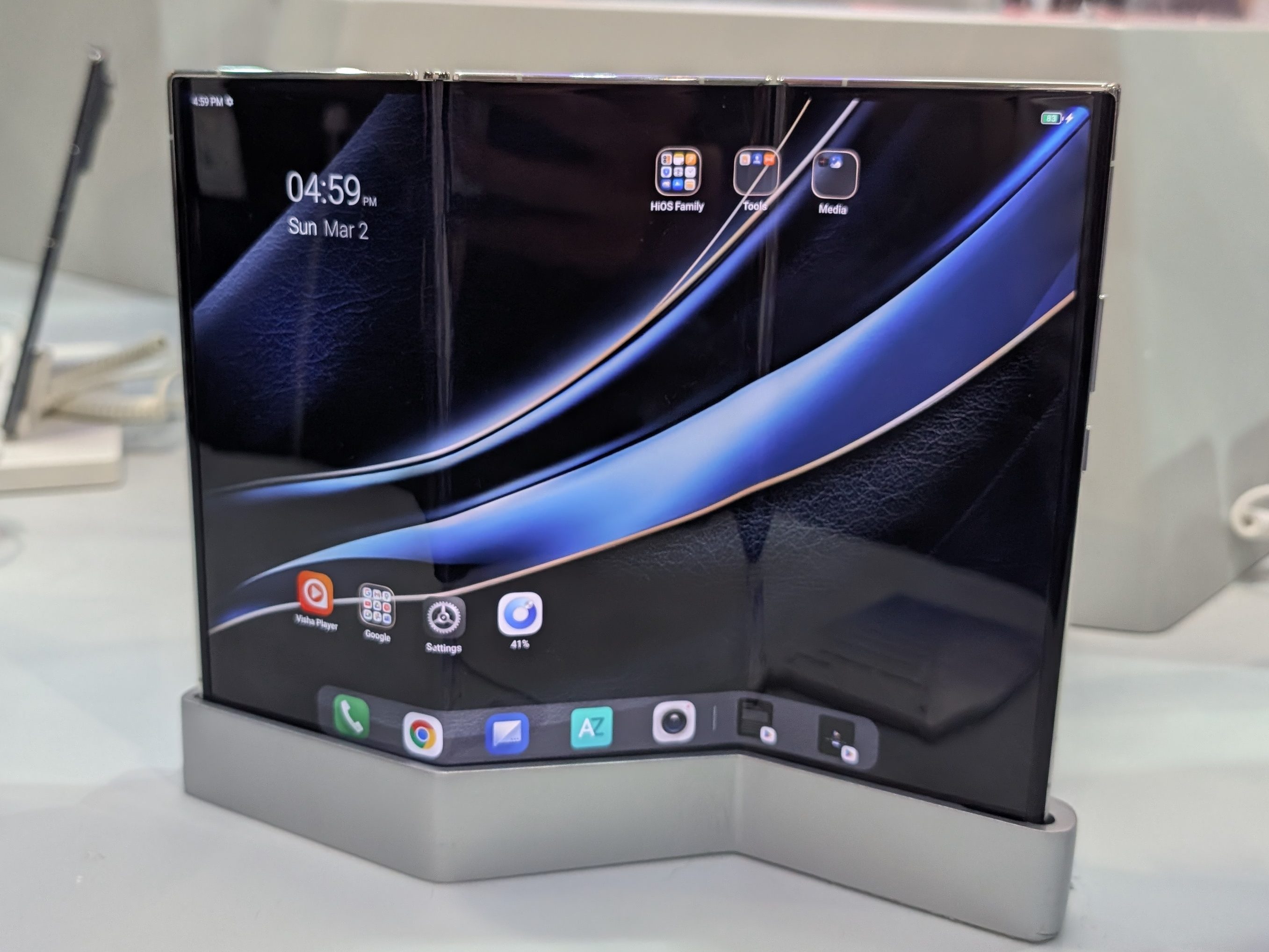 My first look at super slim tri-fold Tecno Phantom Ultimate 2 has me ...