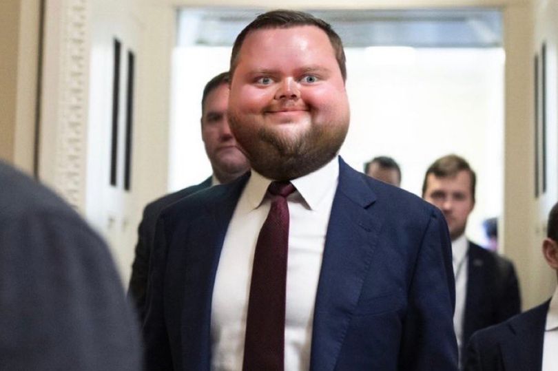 People forget what 'dunce' JD Vance looks like as fat toddler mugshots ...