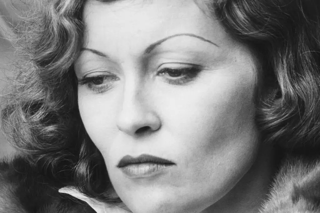 14 Wild & Wacky Beauty Trends from the 1970s That Would Raise Eyebrows ...