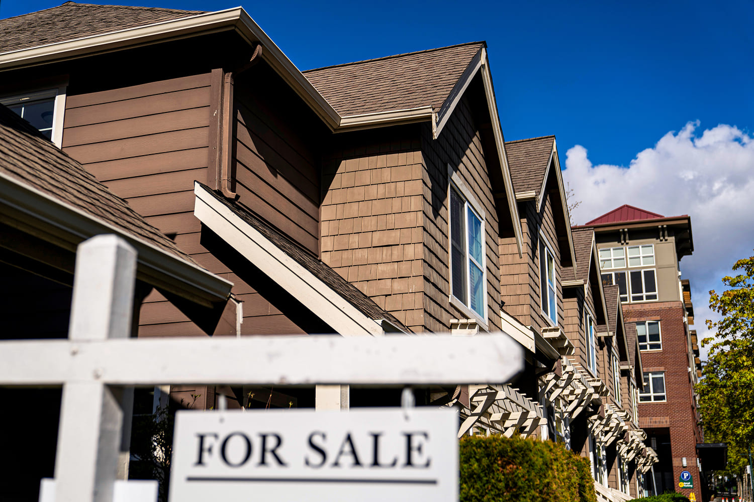 Weekly mortgage demand surges 20% higher, after interest rates drop to ...